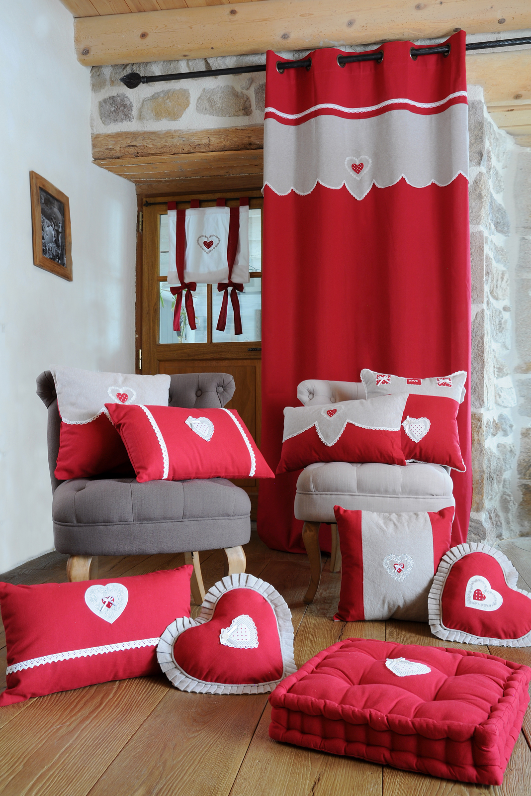 Rideau rouge romantique coeur bordé et dentelles 135x260cm à oeillets ...