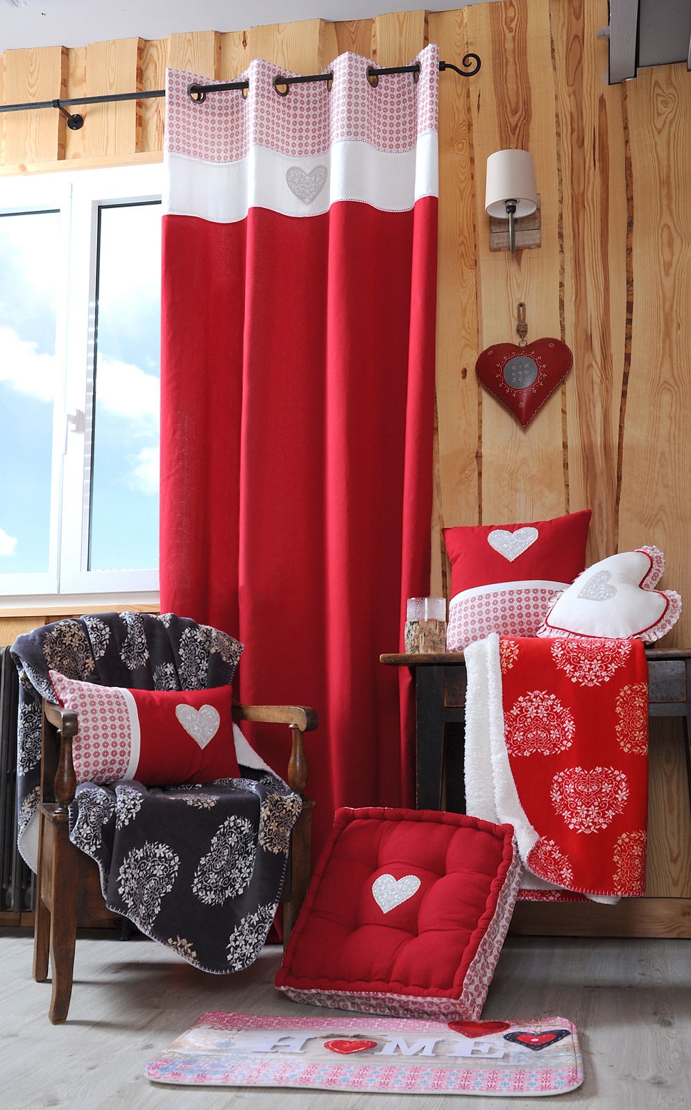 Rideau romantique rouge décor façon carreaux de ciment et coeur brodé ...