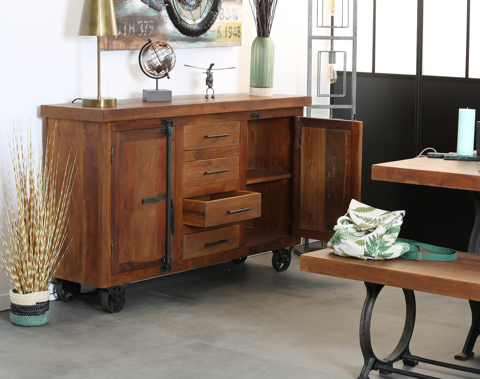 Buffet industriel vintage bois recyclé roues LEEDS | Buffets / Bahuts ...
