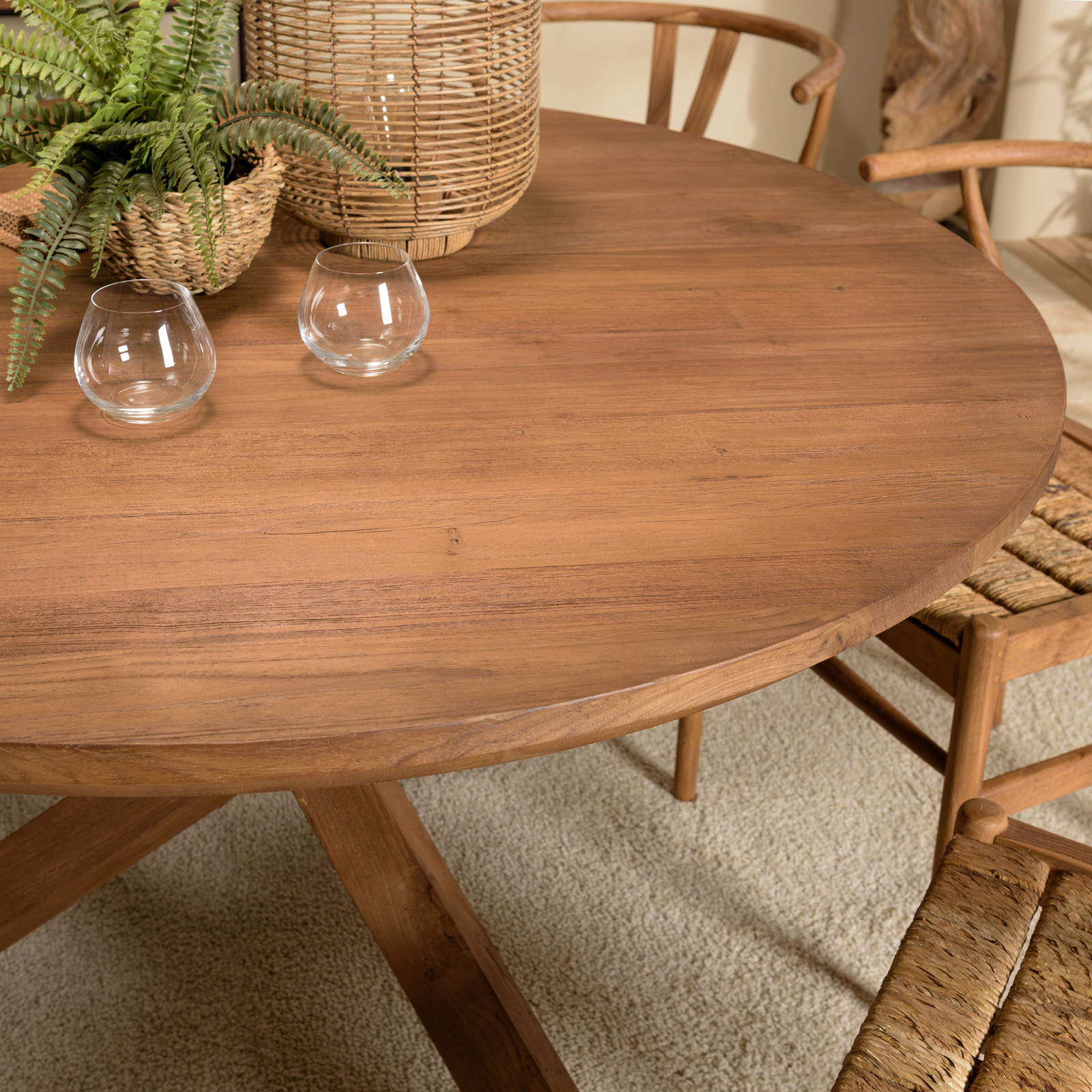 Table ronde en teck massif recyclé 130 cm pied croisé bois SWING ...